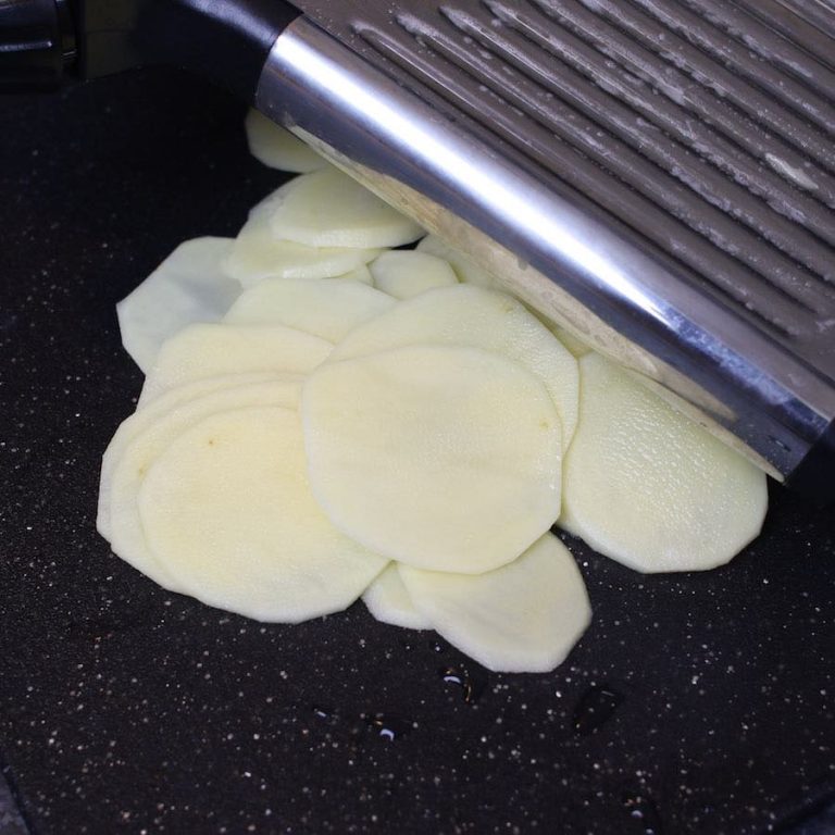 Crispy Air Fryer Potato Chips without Oil {+ 3 Flavors!}