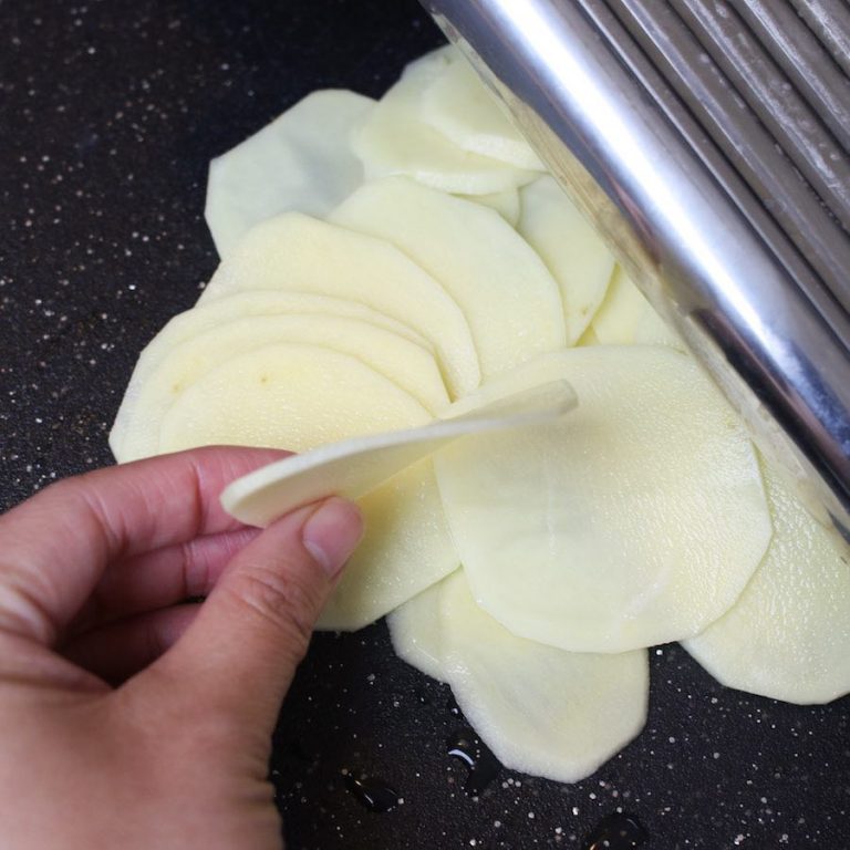 Crispy Air Fryer Potato Chips without Oil {+ 3 Flavors!}