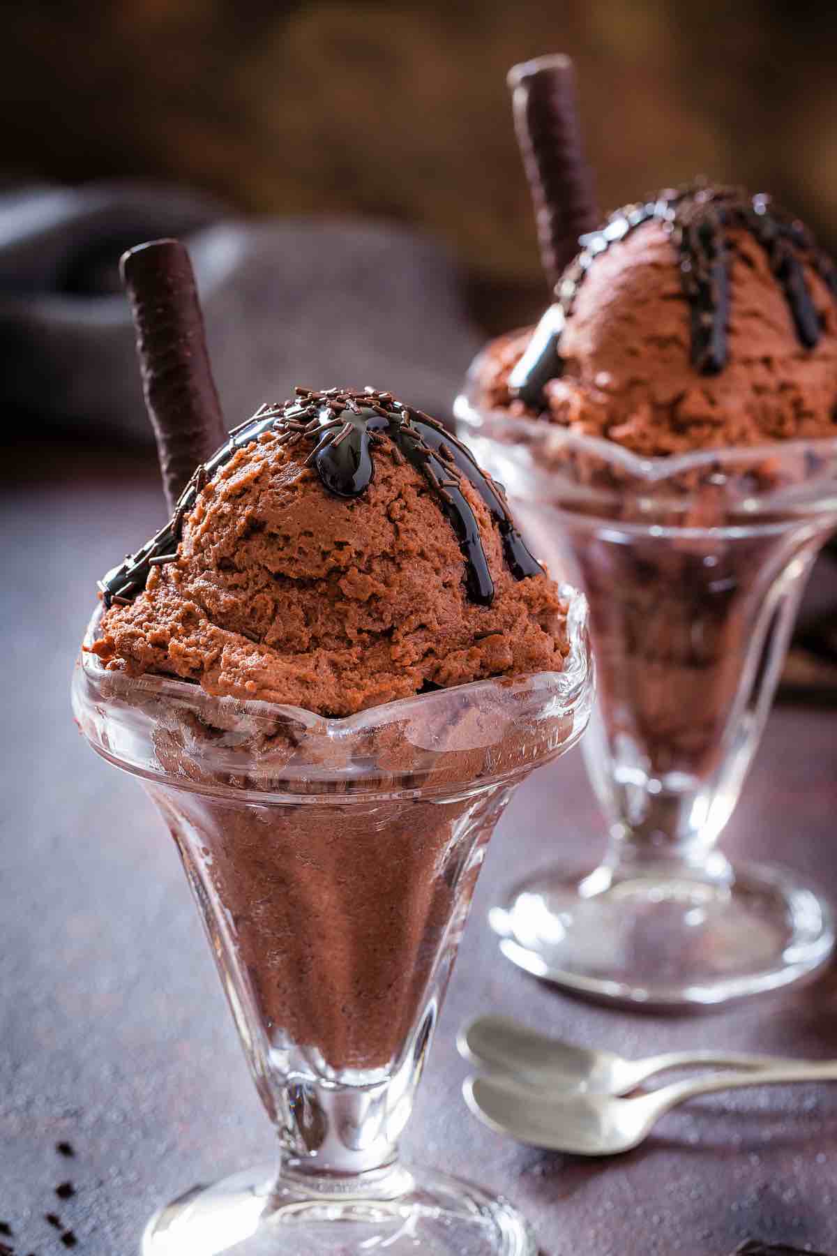 10 Best Ice Cream Sundaes That Everyone Will Love - IzzyCooking