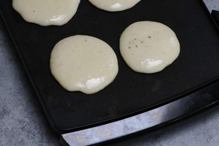 Easy Fluffy Griddle Cakes (Best Griddle Pancake Recipe) - IzzyCooking