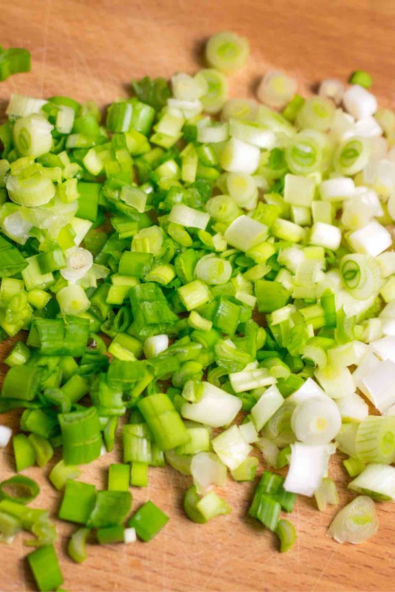 How to Cut Green Onions - IzzyCooking