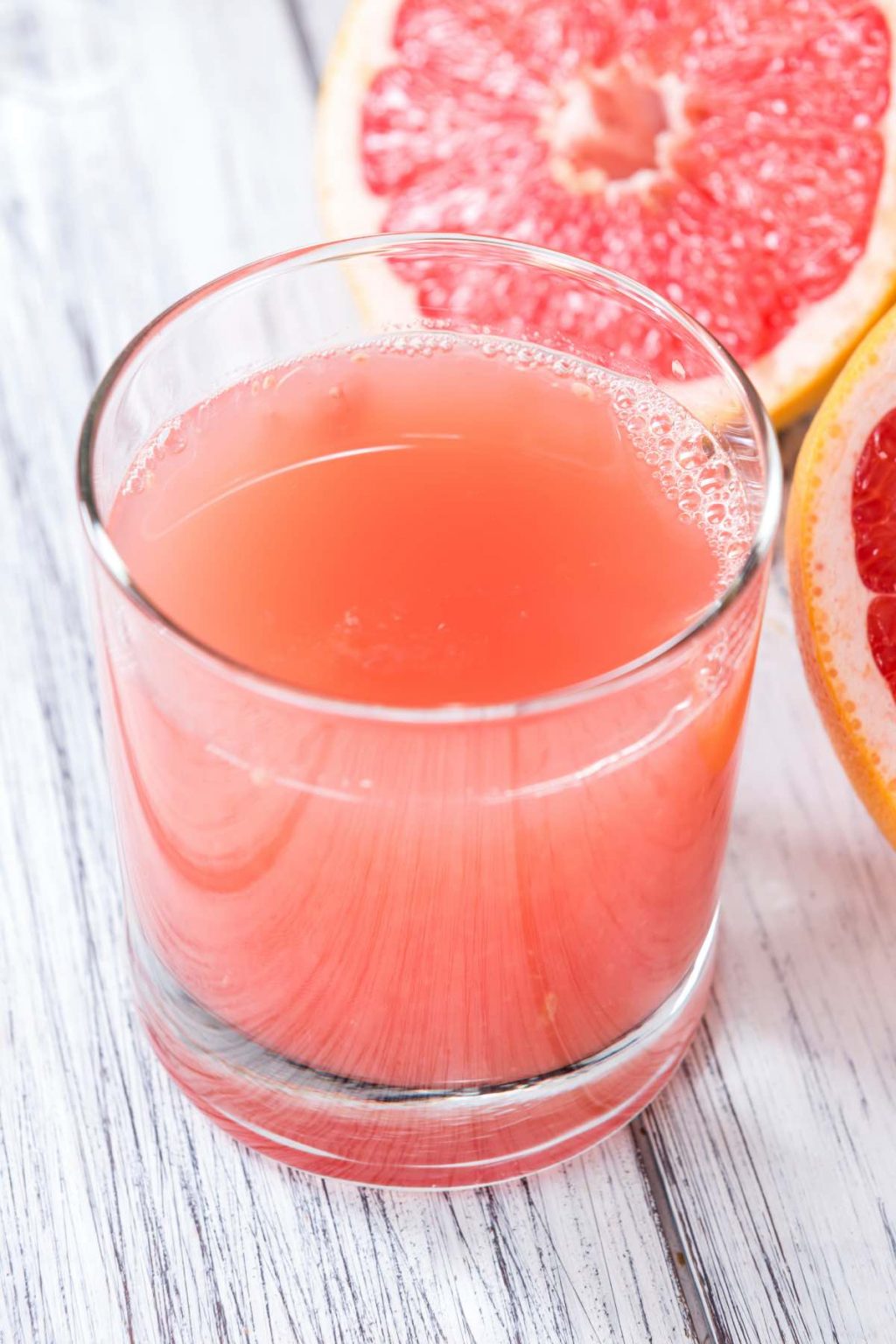 Grapefruit Juice (Recipe & Benefits of Grapefruit) - IzzyCooking