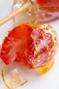 Crunchy and Glossy Candied Fruit (Tanghulu)