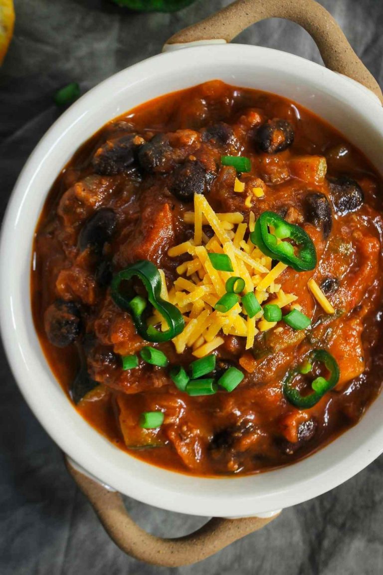30+ Best Chili Toppings for an Amazing Chili Bar - IzzyCooking