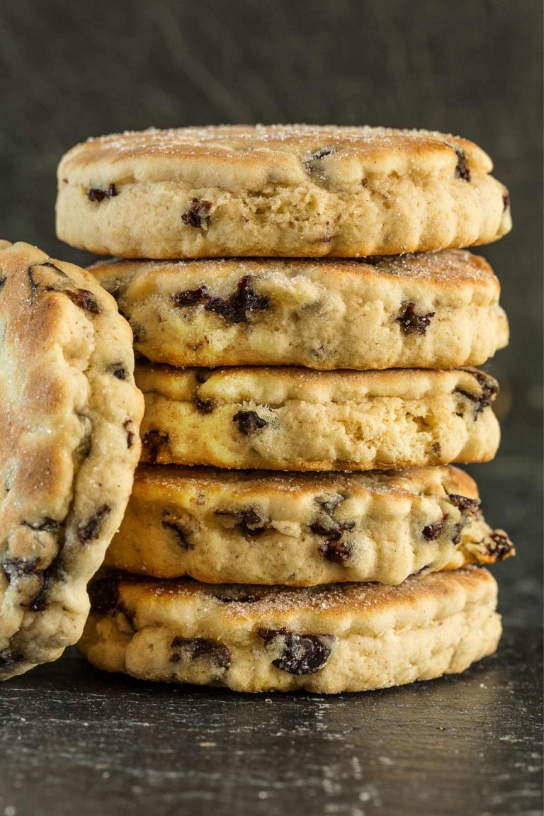 25 Best Traditional British Desserts - IzzyCooking