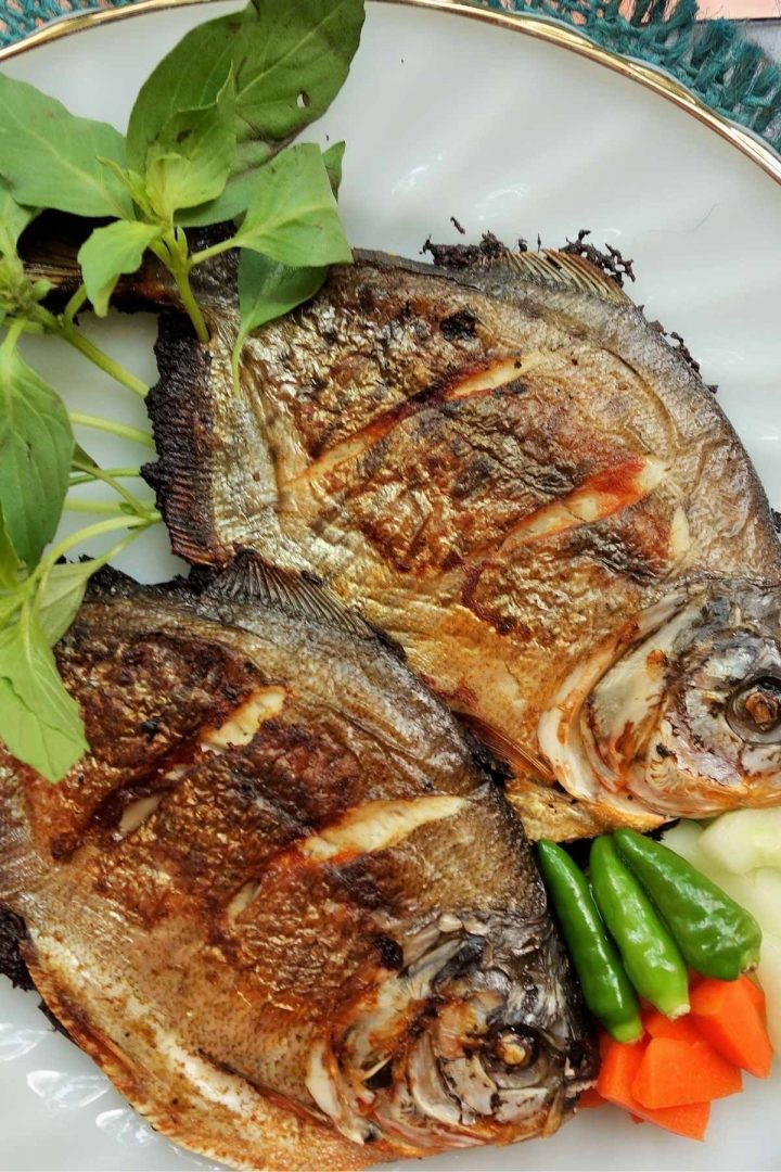 Pan Seared Pomfret Fish - IzzyCooking