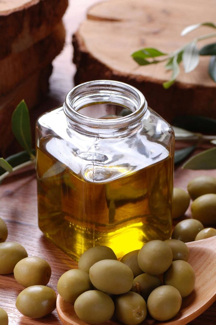 What is EVOO (Extra Virgin Olive Oil) - IzzyCooking