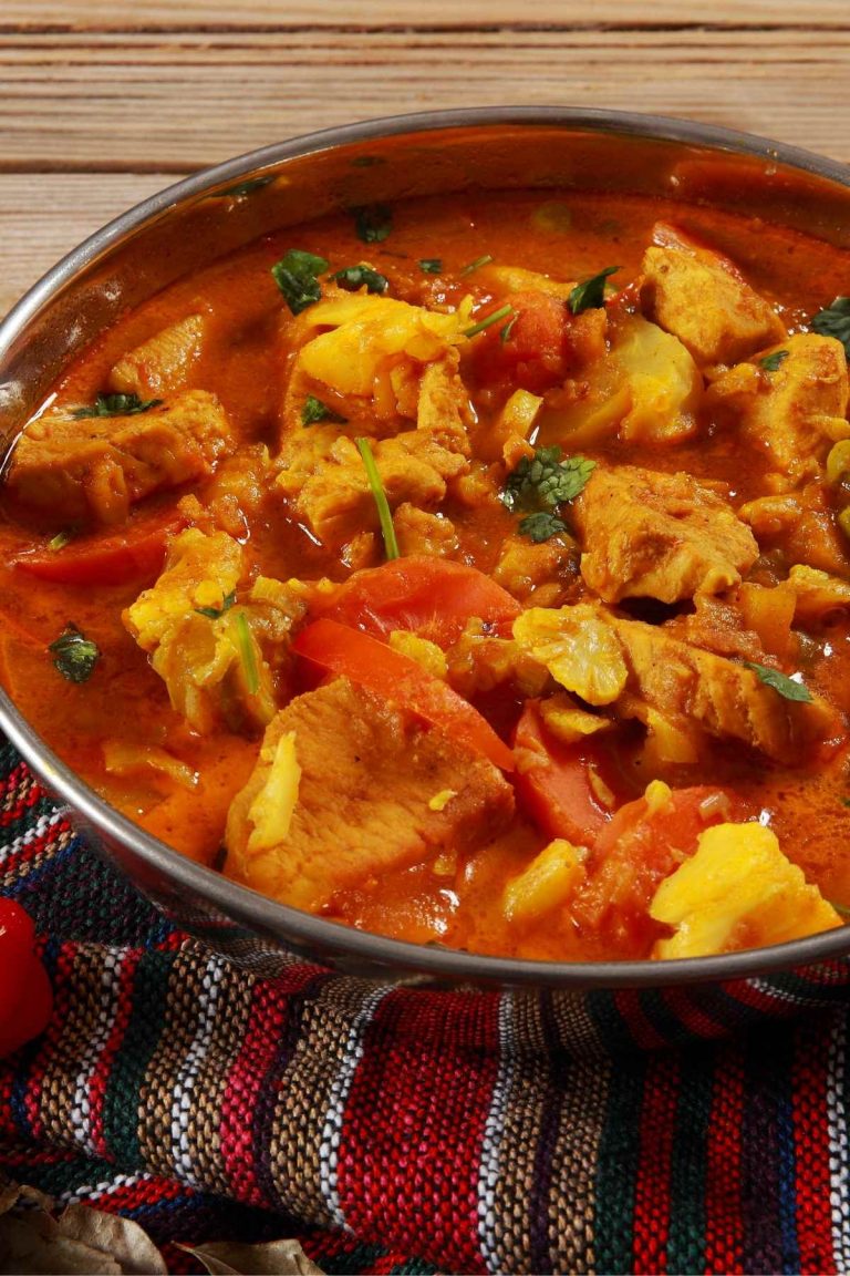 13 Popular Thai Curry Recipes That Are Easy to Make at Home - IzzyCooking