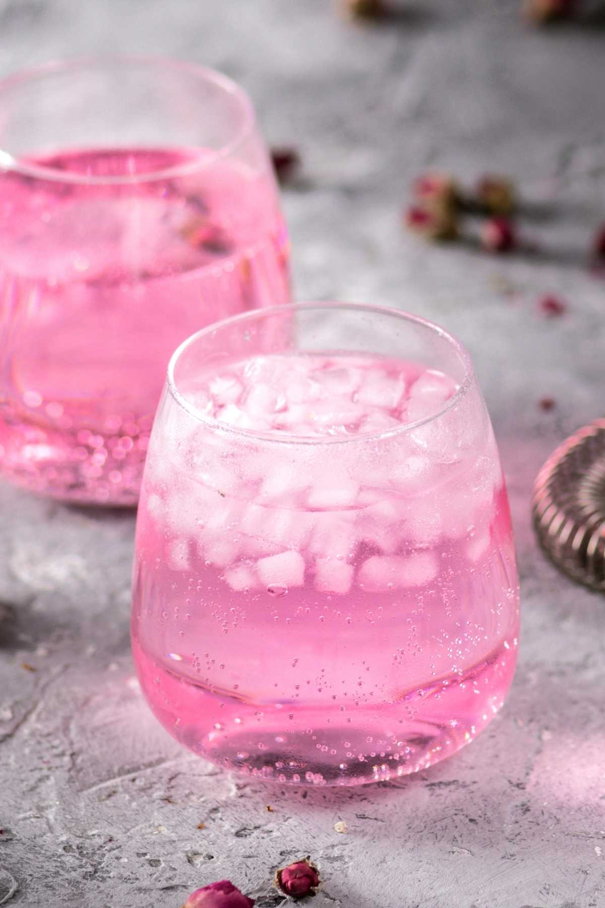 16 Easy Pink Cocktails - IzzyCooking