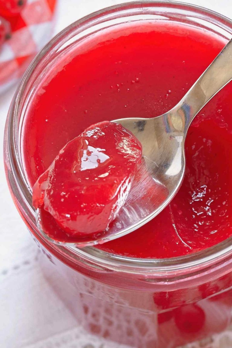 Strawberry Jello - IzzyCooking