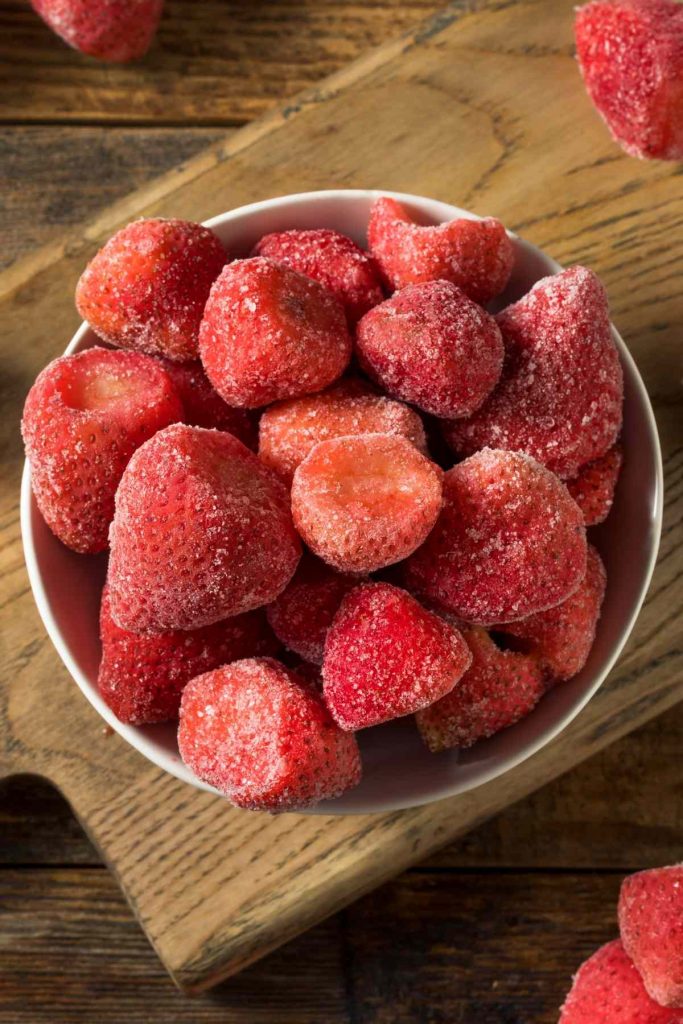 How to Freeze Strawberries and Frozen Strawberry Recipes - IzzyCooking