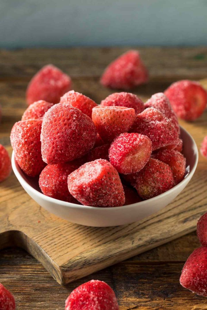 How to Freeze Strawberries and Frozen Strawberry Recipes - IzzyCooking