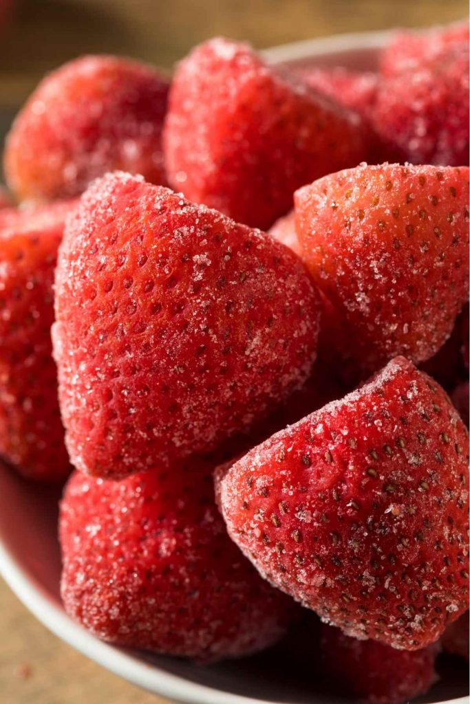How to Freeze Strawberries and Frozen Strawberry Recipes - IzzyCooking