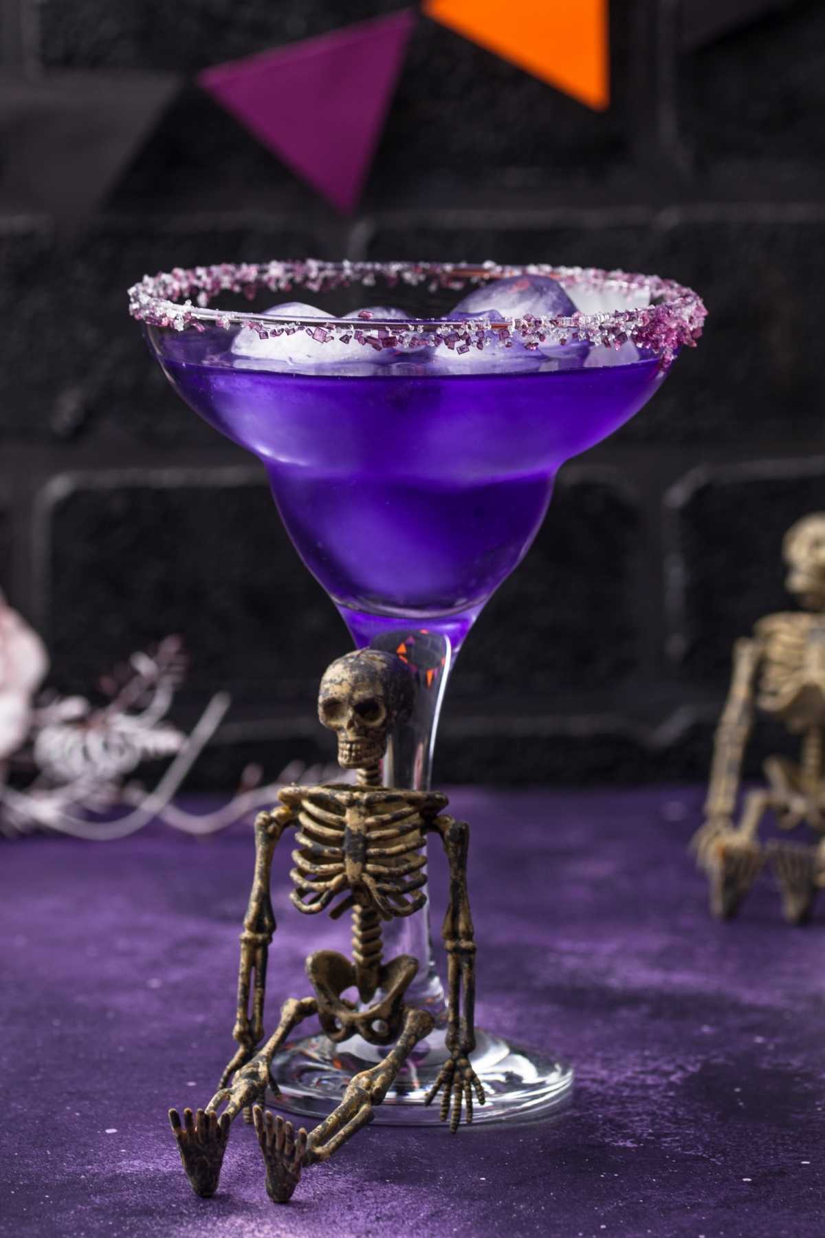17 Easy Purple Cocktails - IzzyCooking