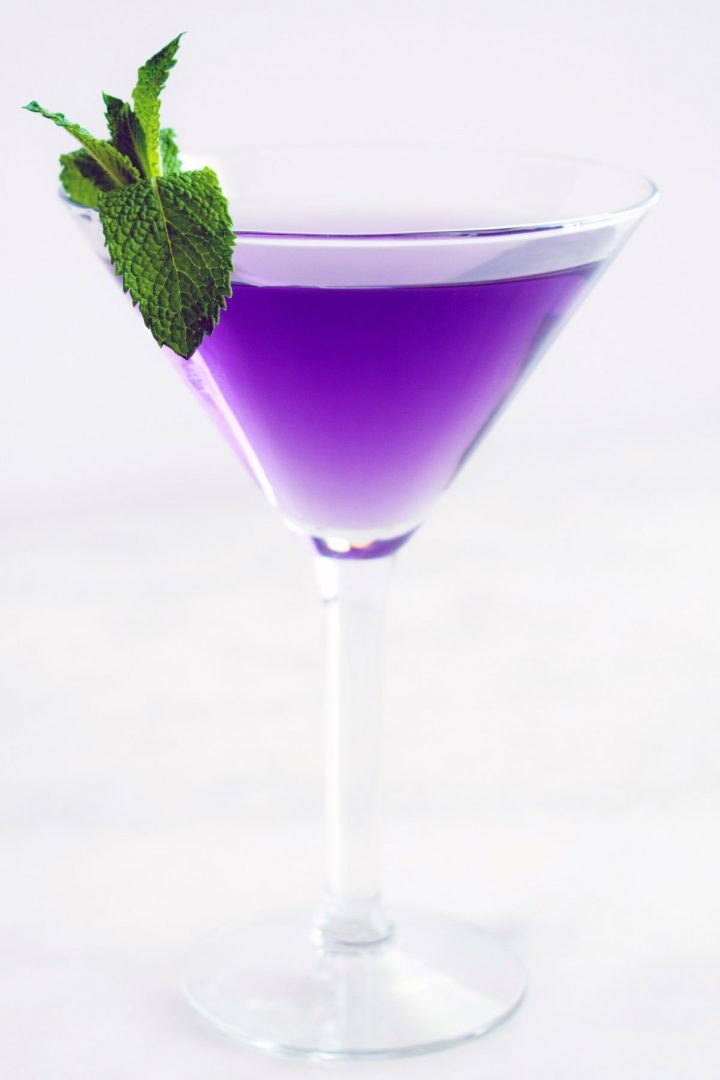 17 Easy Purple Cocktails - IzzyCooking