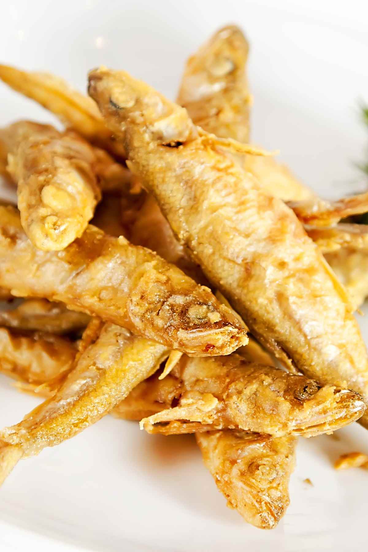 Easy Crispy Fried Smelt Fish Recipe - IzzyCooking