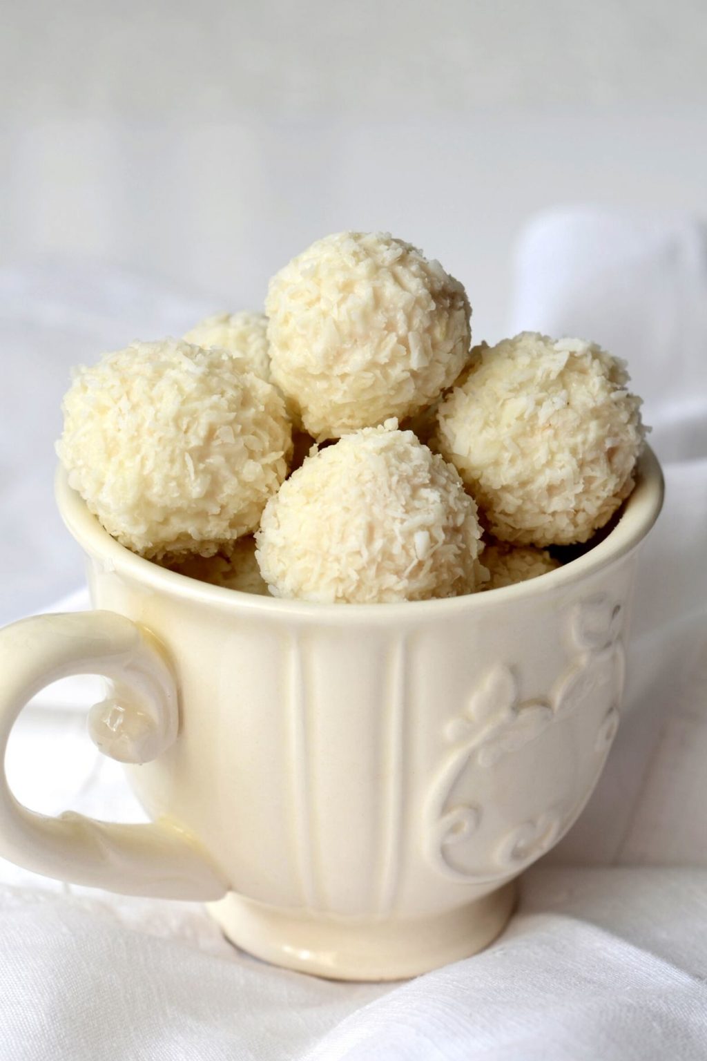 20+ Popular Coconut Desserts That Are Easy to Make at Home - IzzyCooking