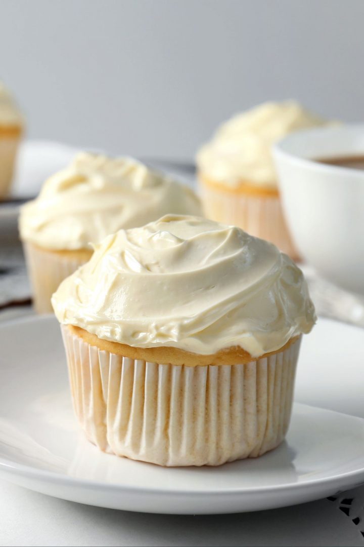 Easy Mascarpone Frosting (Basic Flavor + Different Variations ...