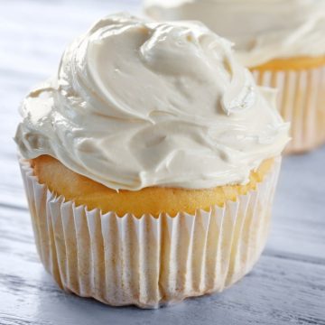 Easy Mascarpone Frosting (Basic Flavor + Different Variations ...