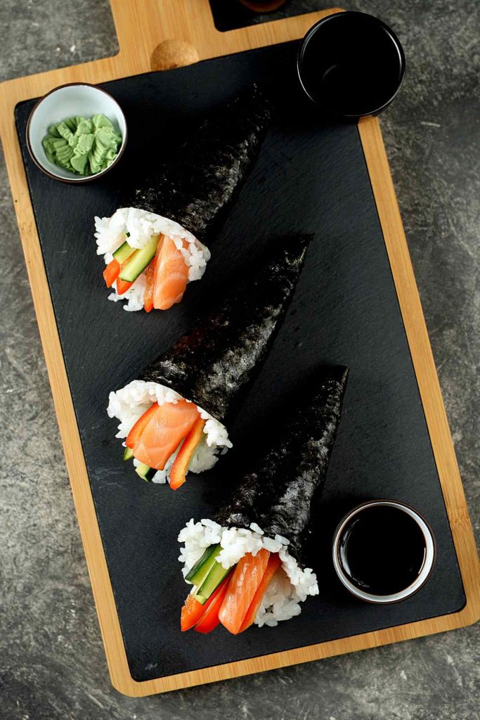 Sushi Roll vs Hand Roll - IzzyCooking