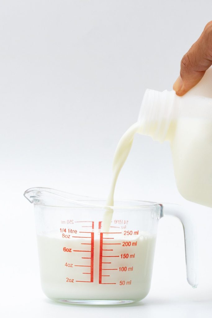 2 Liters To Oz (How Many Ounces Are in 2 Liter) - IzzyCooking