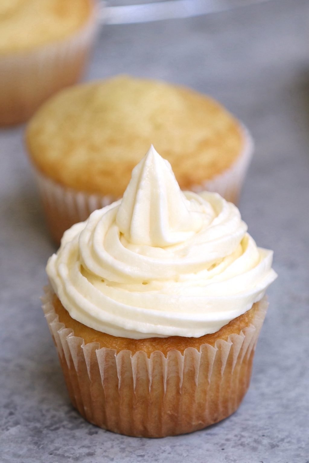 5-Minute Cream Cheese Frosting without Powdered Sugar (Pipable and Not ...